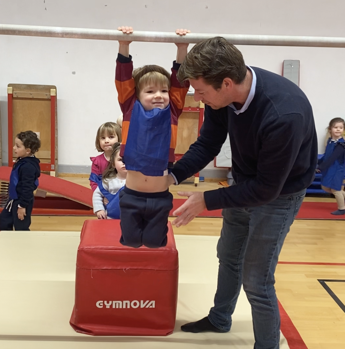 Cours de gymnastique en PS et MS